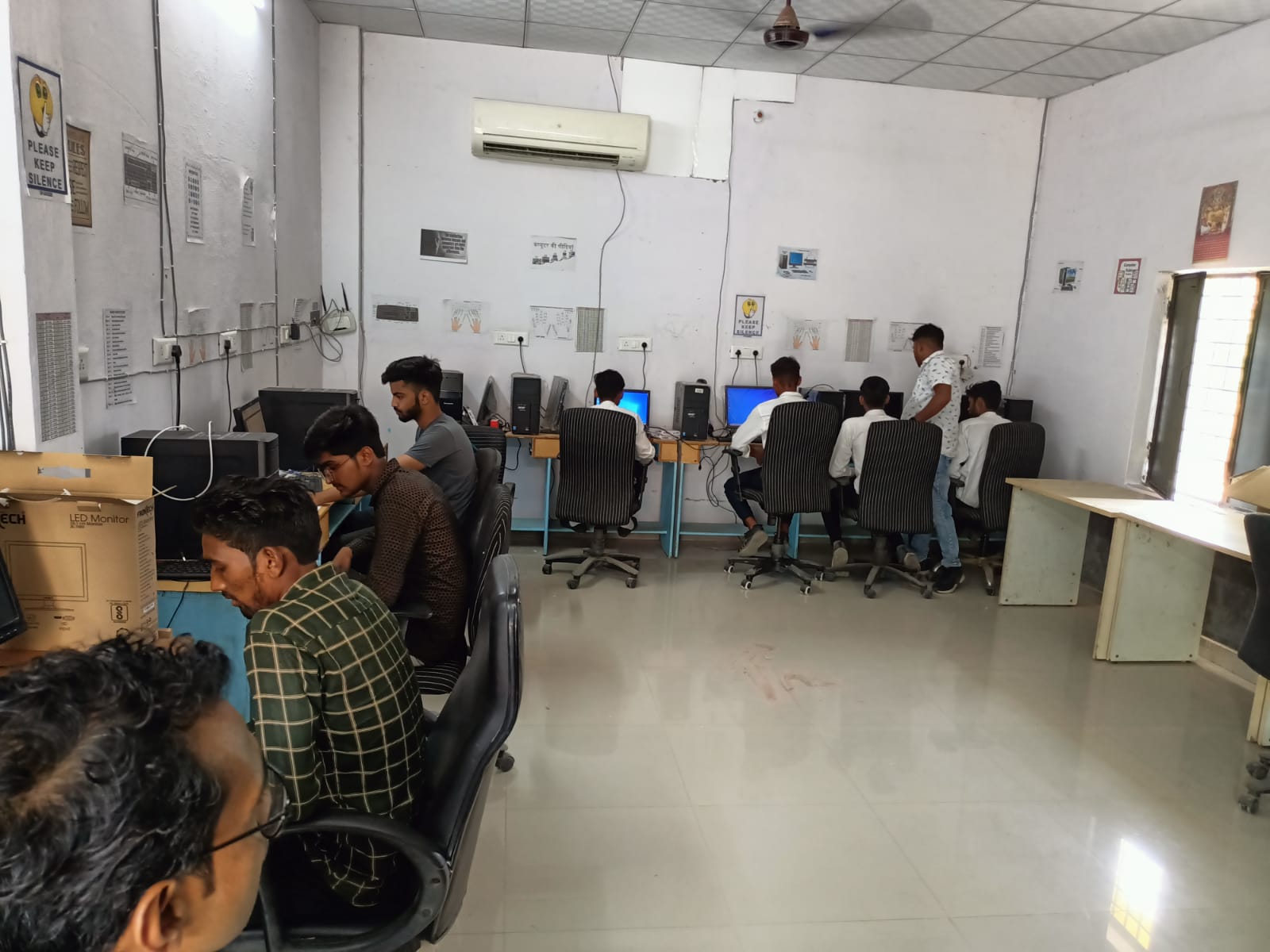 Computer Lab - Best 1 KDM ITI Computer Lab For Study